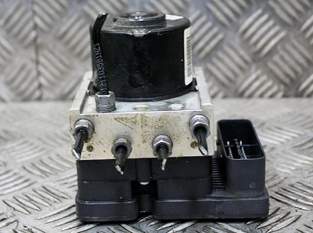 Comment réussir l'achat du bloc ABS de votre voiture ? - Enchères Voitures